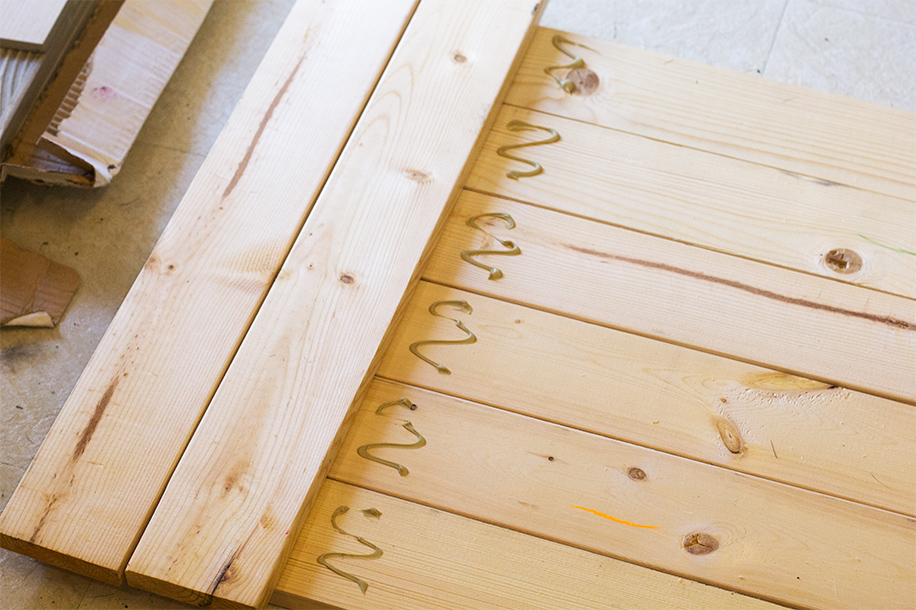 DIY Wood Photo Backdrop - Sarah Hearts